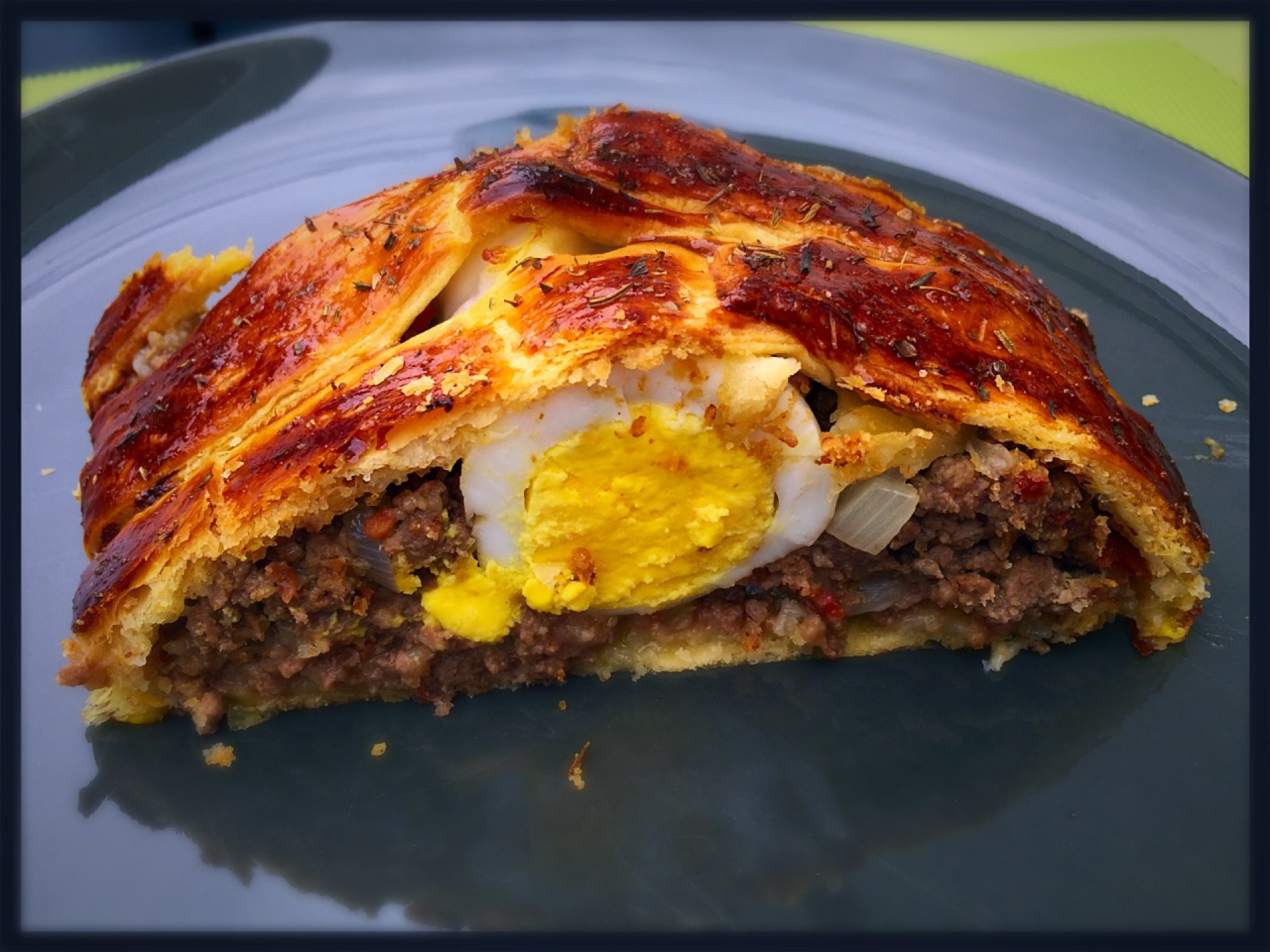 Pain de viande feuilleté tressé - Un Zeste d'Estelle