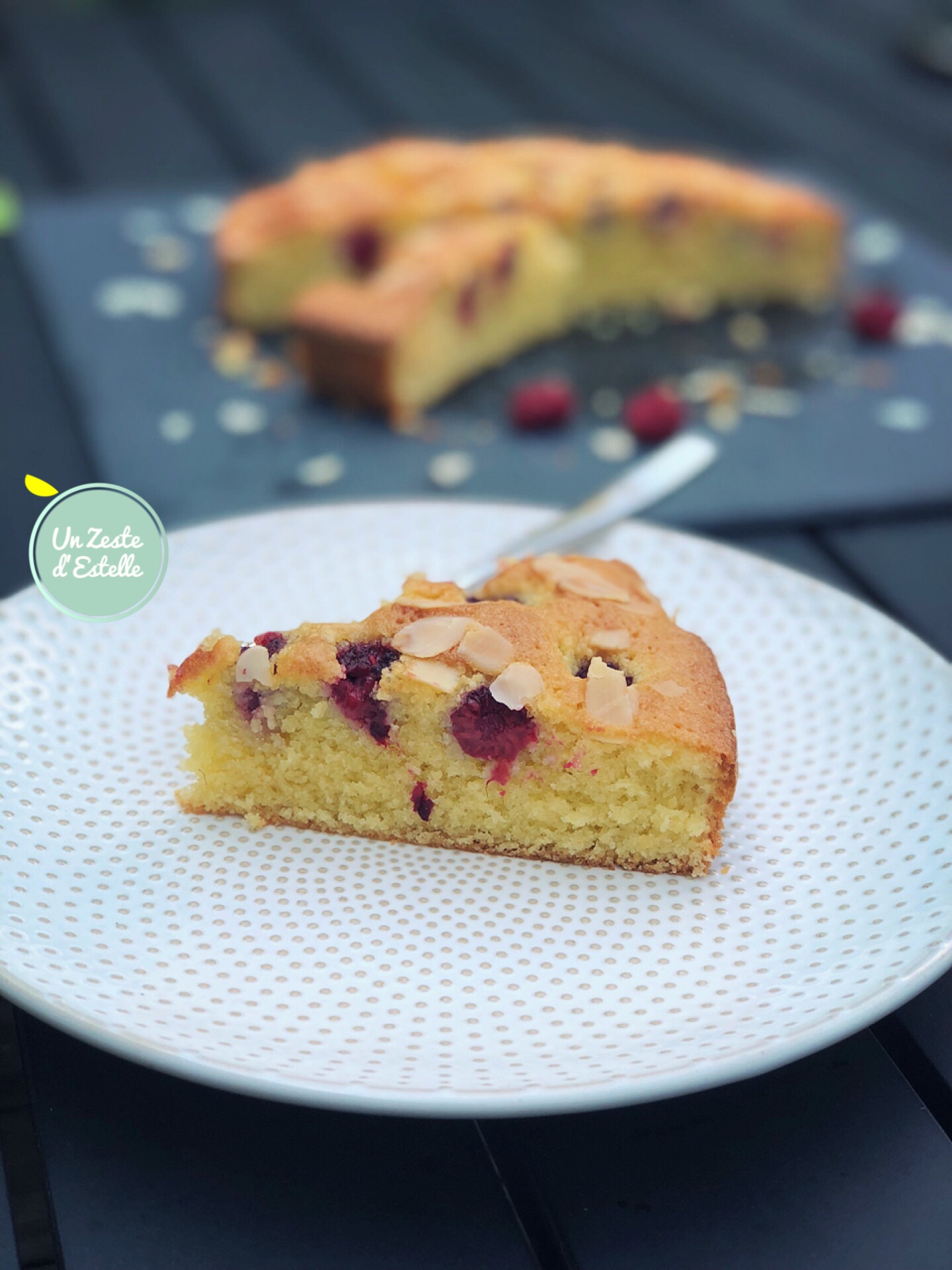 Gâteau aux amandes et framboises - Un Zeste d'Estelle