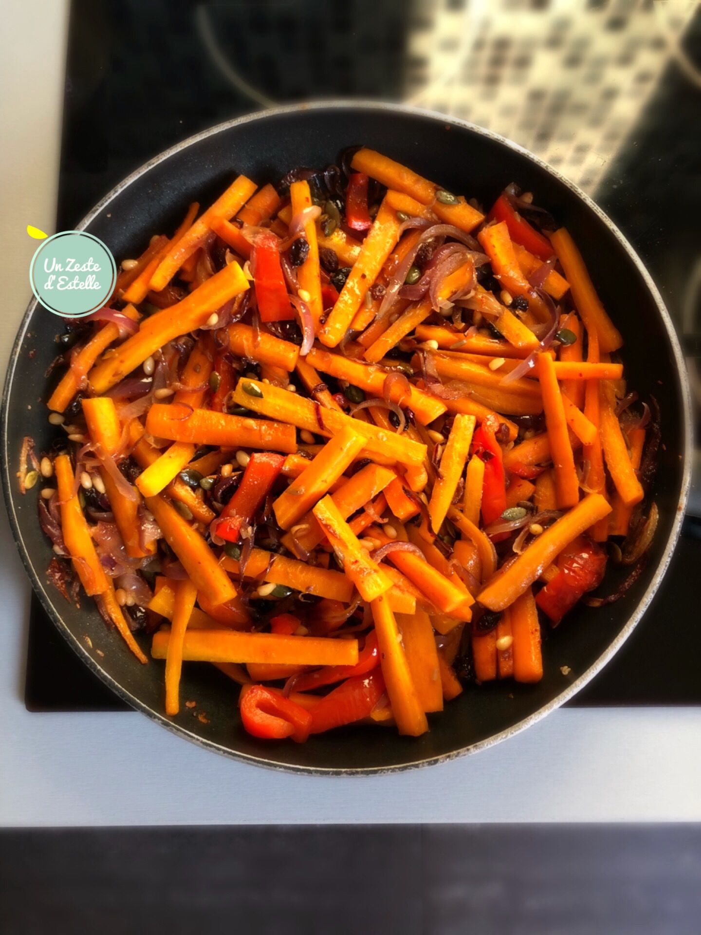 Caponata de carottes, pignons de pin et raisins secs - Un Zeste d'Estelle