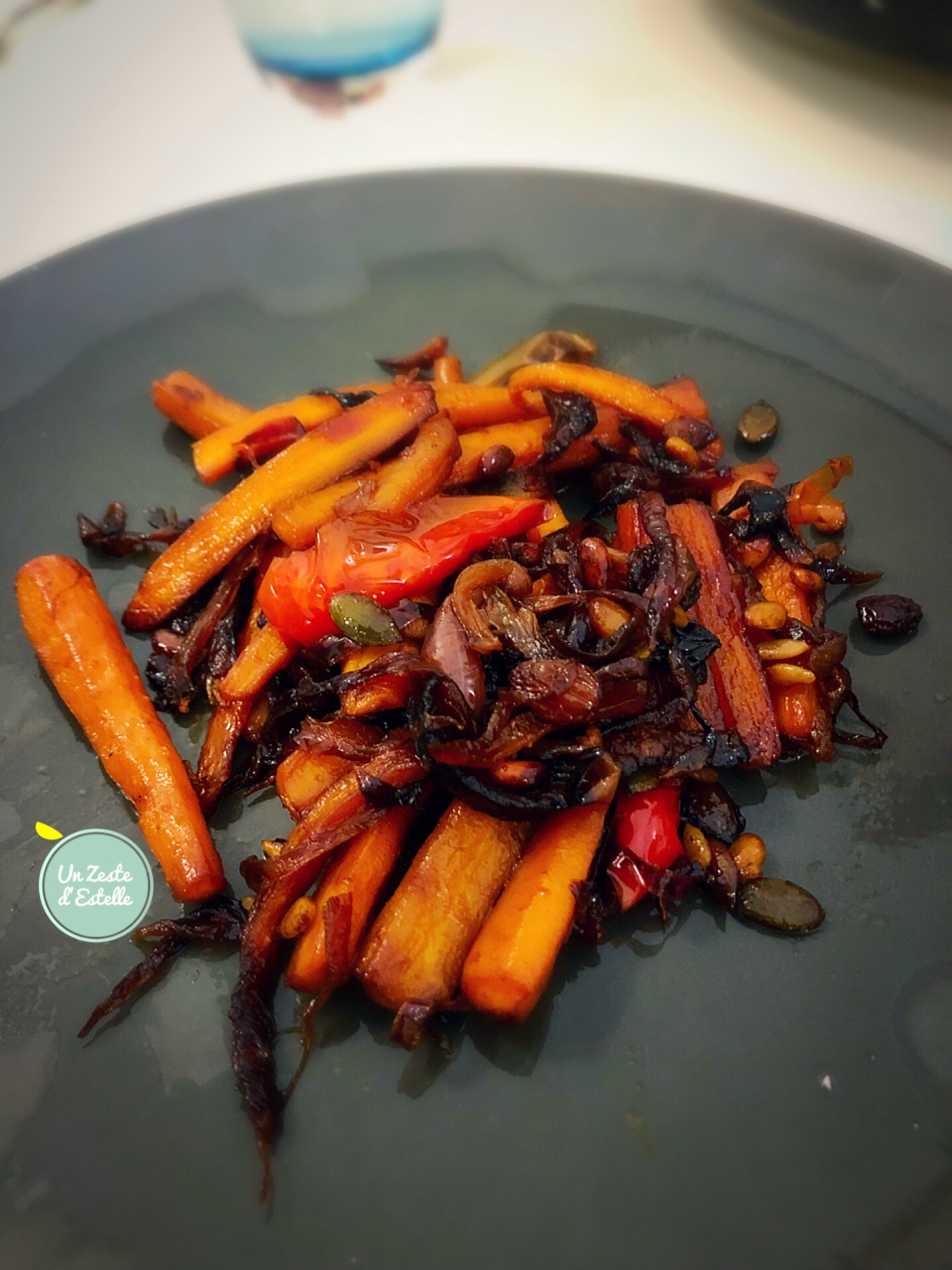 Caponata de carottes, pignons de pin et raisins secs - Un Zeste d'Estelle